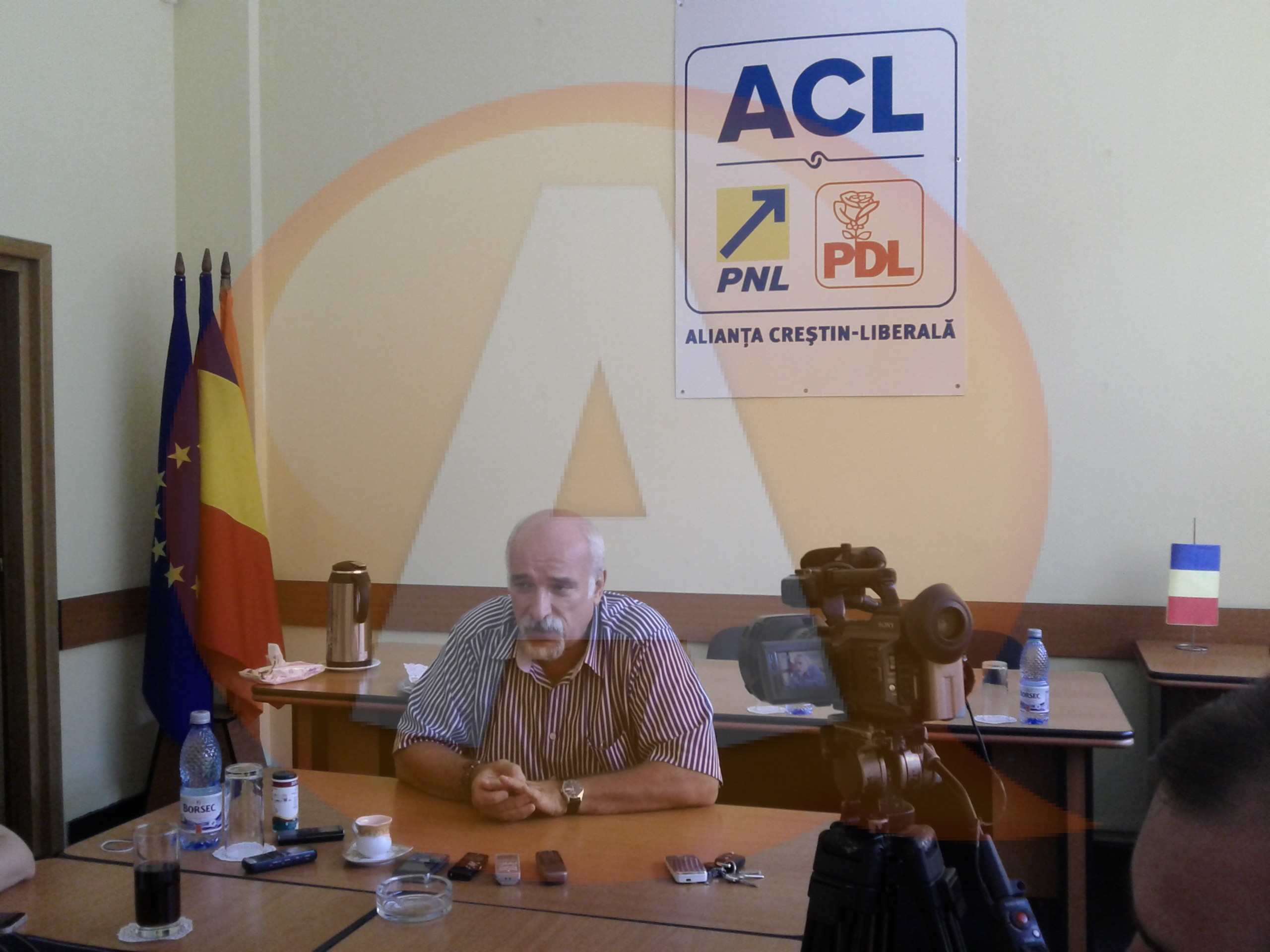 Prima conferinţă de presă a lui Răducu Filipescu la sediul PDL Călăraşi ...